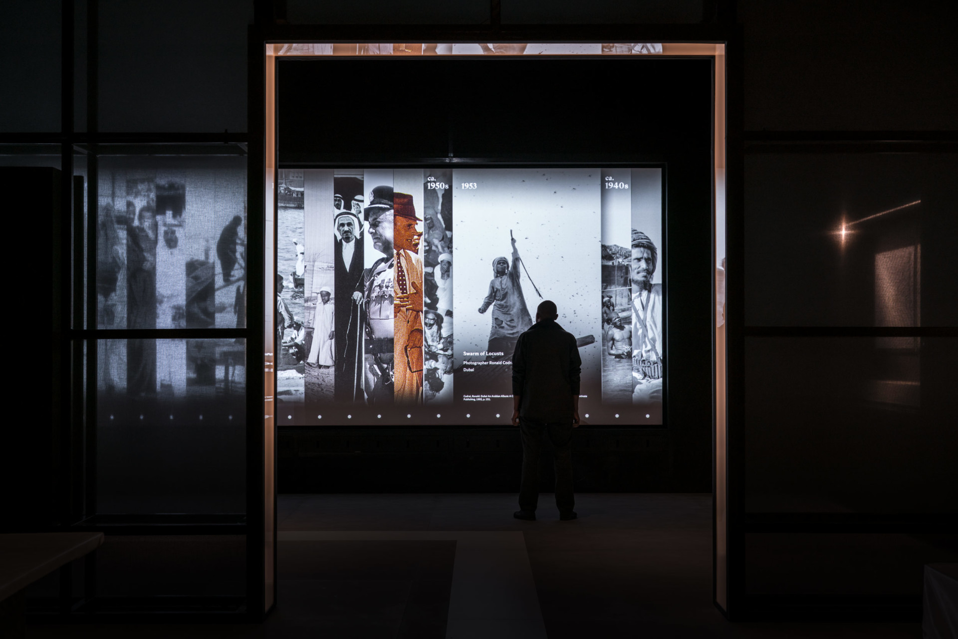 Reactive Photo Wall – NEOANALOG