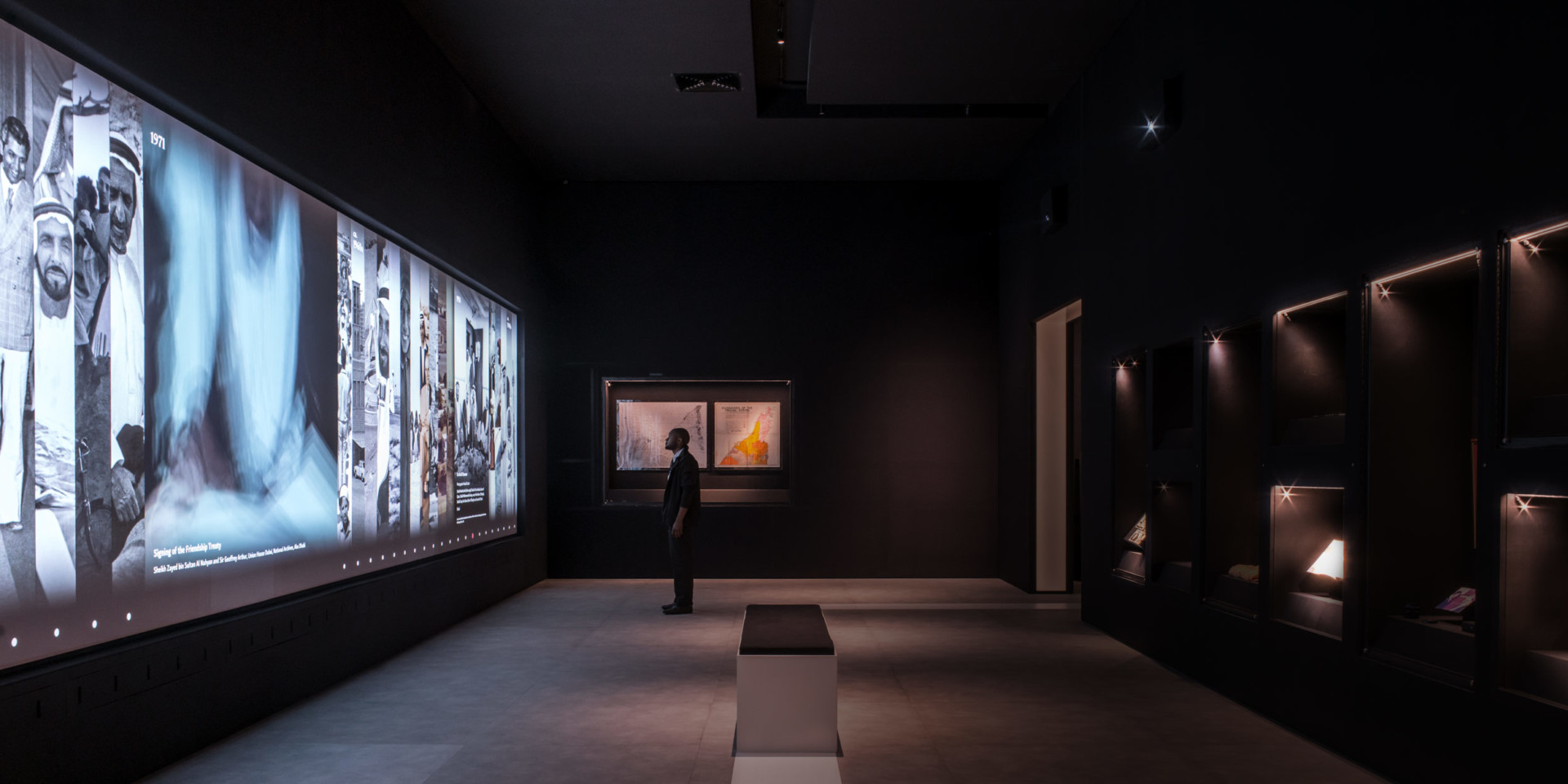 Reactive Photo Wall – NEOANALOG