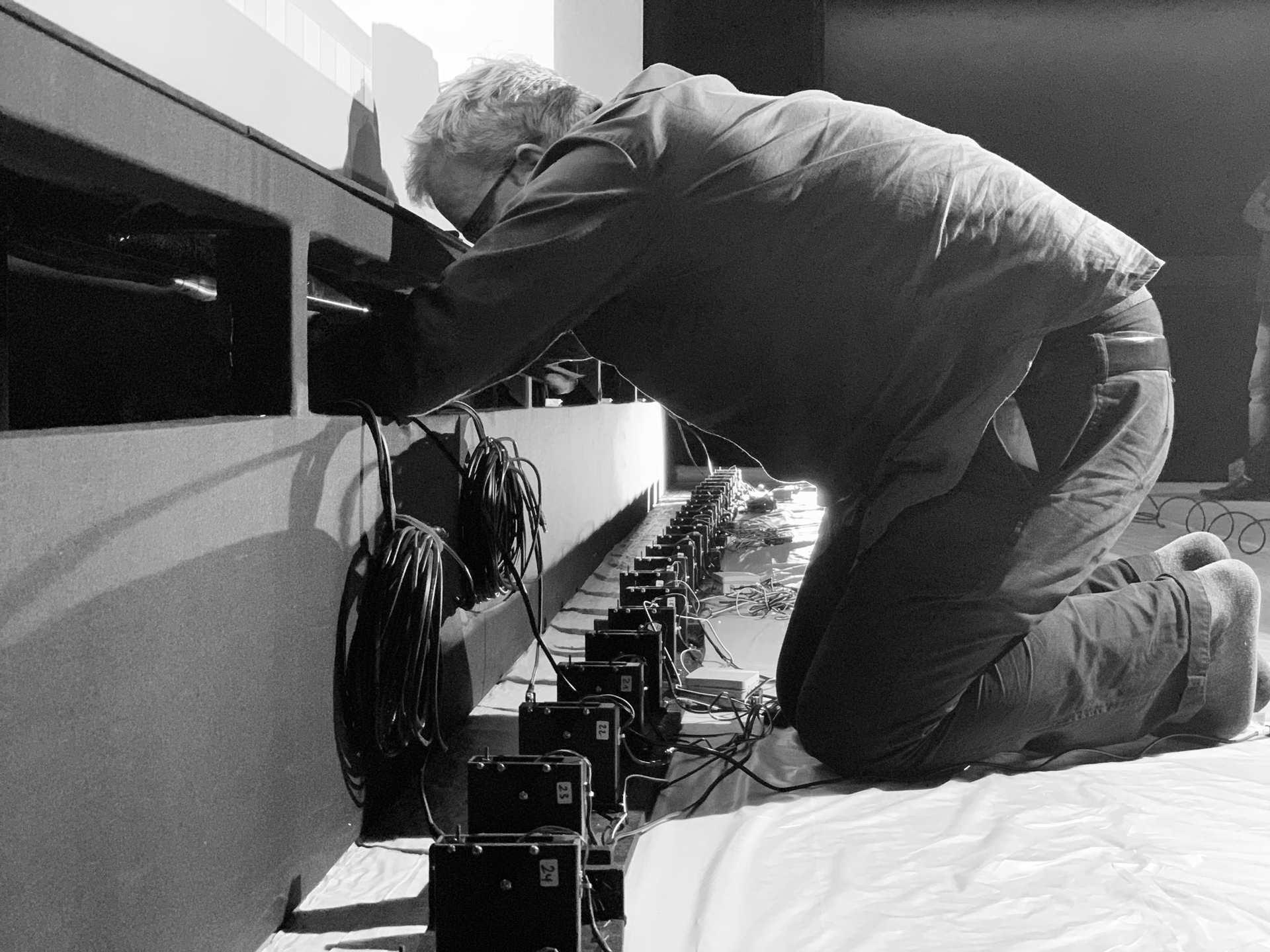 Reactive Photo Wall – NEOANALOG