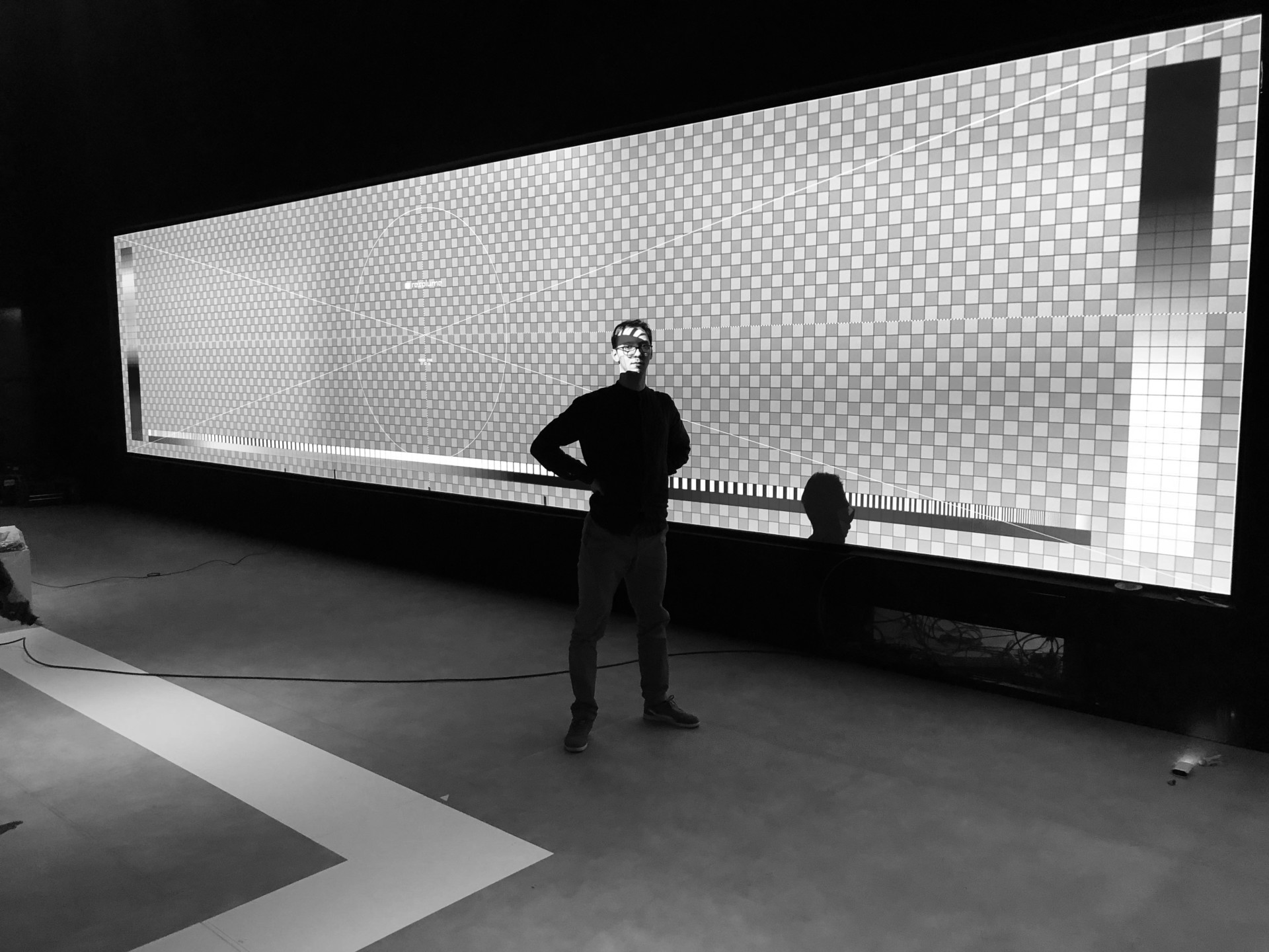 Reactive Photo Wall – NEOANALOG