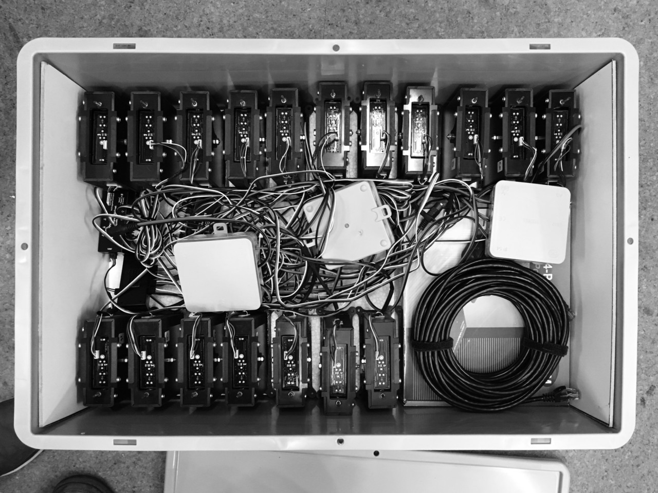 Reactive Photo Wall – NEOANALOG