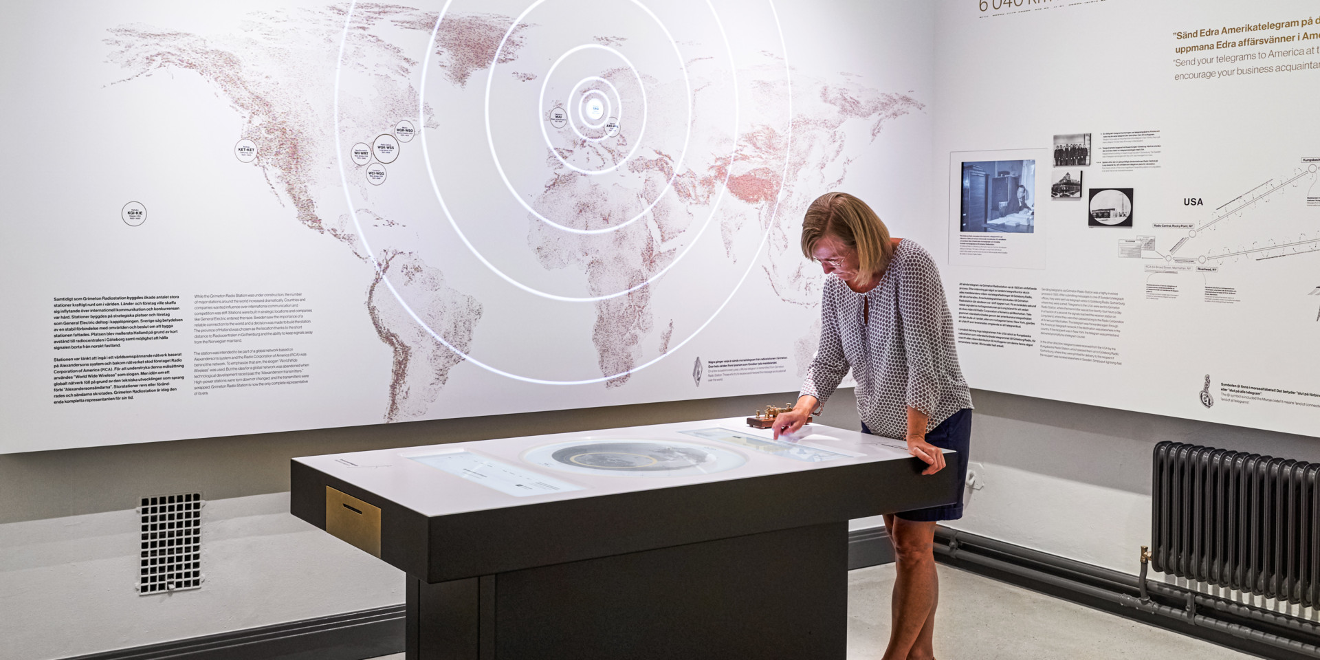 NEOANALOG — Reactive Photo Wall